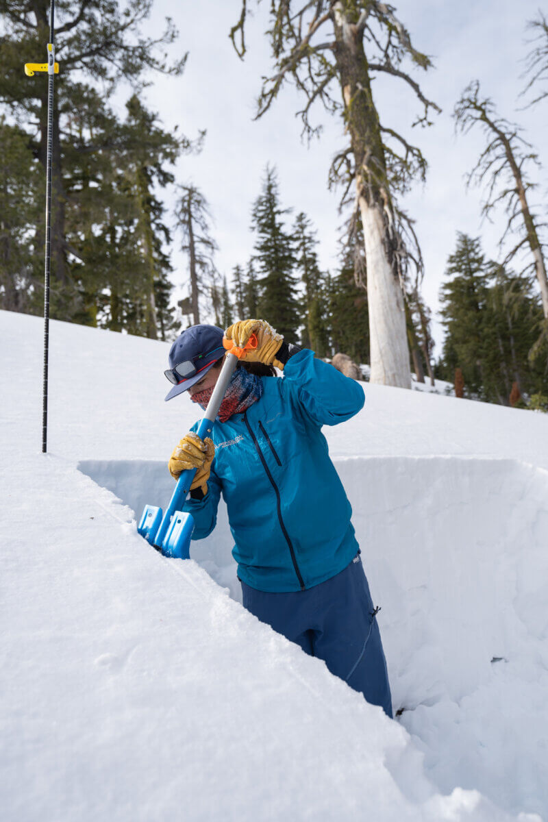 Snow Pits: 101 - Alpenglow Expeditions